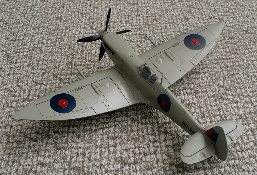 The Great Canadian Model Builders Web Page!: Spitfire MK VII