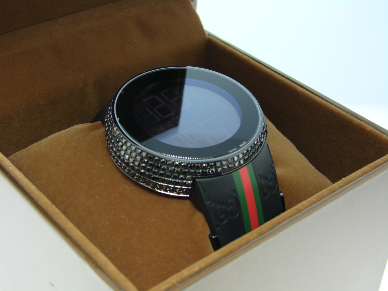 new_york_jewels: BLACK DIAMOND 114 CASE i GUCCI DIGITAL DIAMOND WATCH