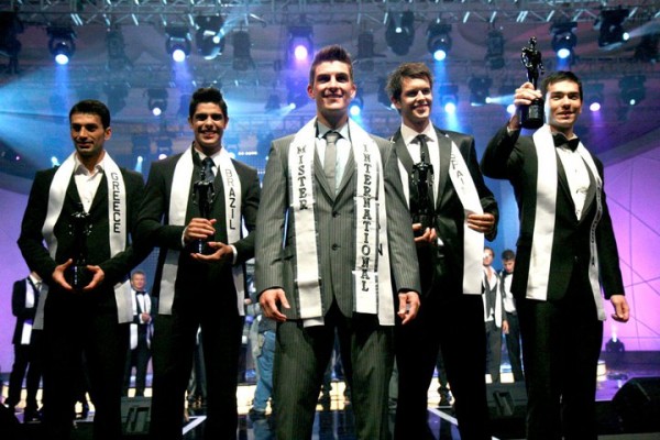 Pageants Around the World: Newly Crowned Mister International 2010 Ryan ...