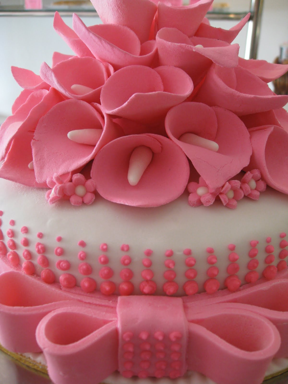 .: Kek Fondant Untuk Hantaran Tema Pink Putih