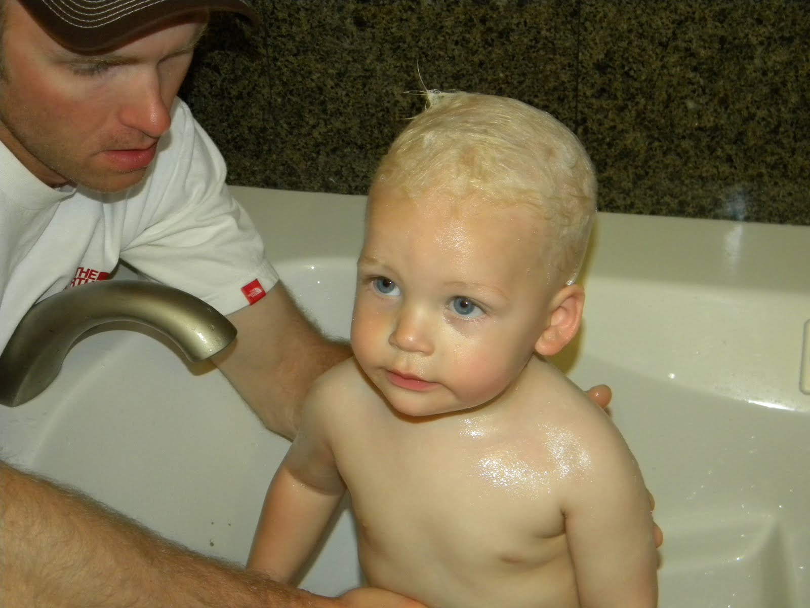 The Howe Family: Rub-a-dub-dub 5 kids in a tub!