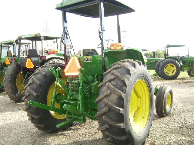 MAQUINARIA AGRICOLA INDUSTRIAL: Tractor John Deere 6403 de 100 HP ...