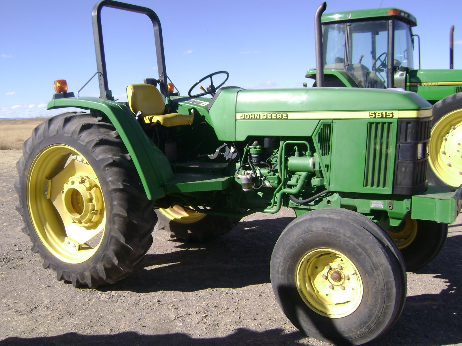 MAQUINARIA AGRICOLA INDUSTRIAL: Tractor John Deere 5615 por $14,000 ...