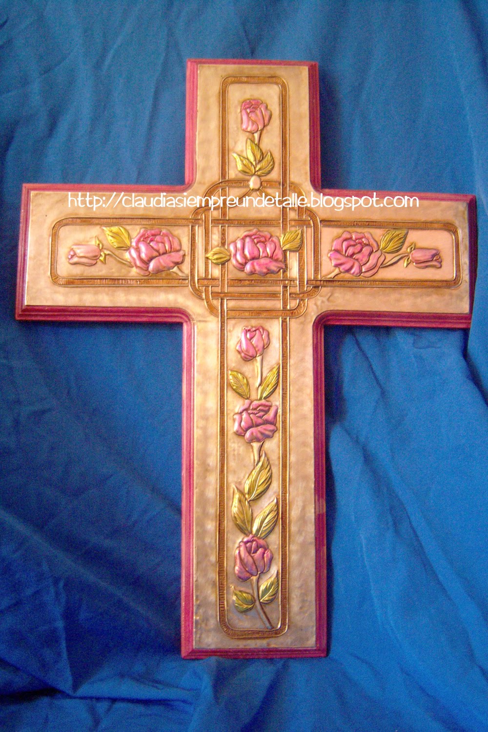 CLAUDIA siempre un detalle.....: CRUCES CON ROSAS