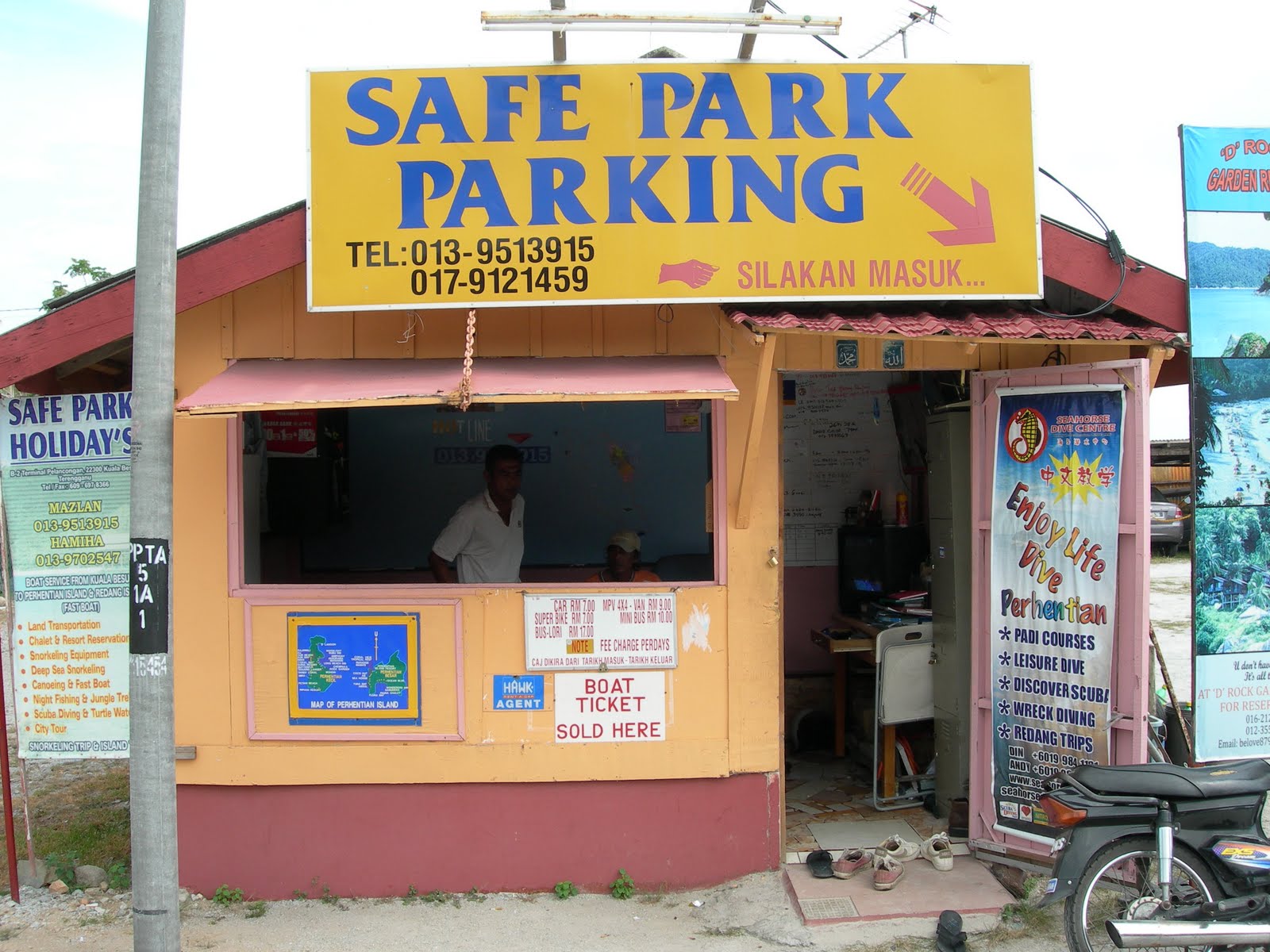 Tourist Information Centre Kuala Besut: Safe Park Parking