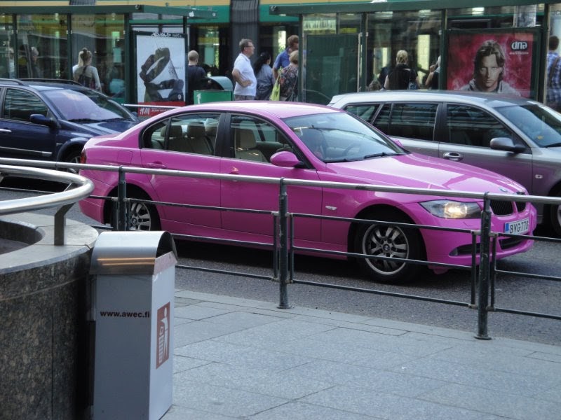 Registros Automotivos do Cotidiano: BMW Série 3 rosa!
