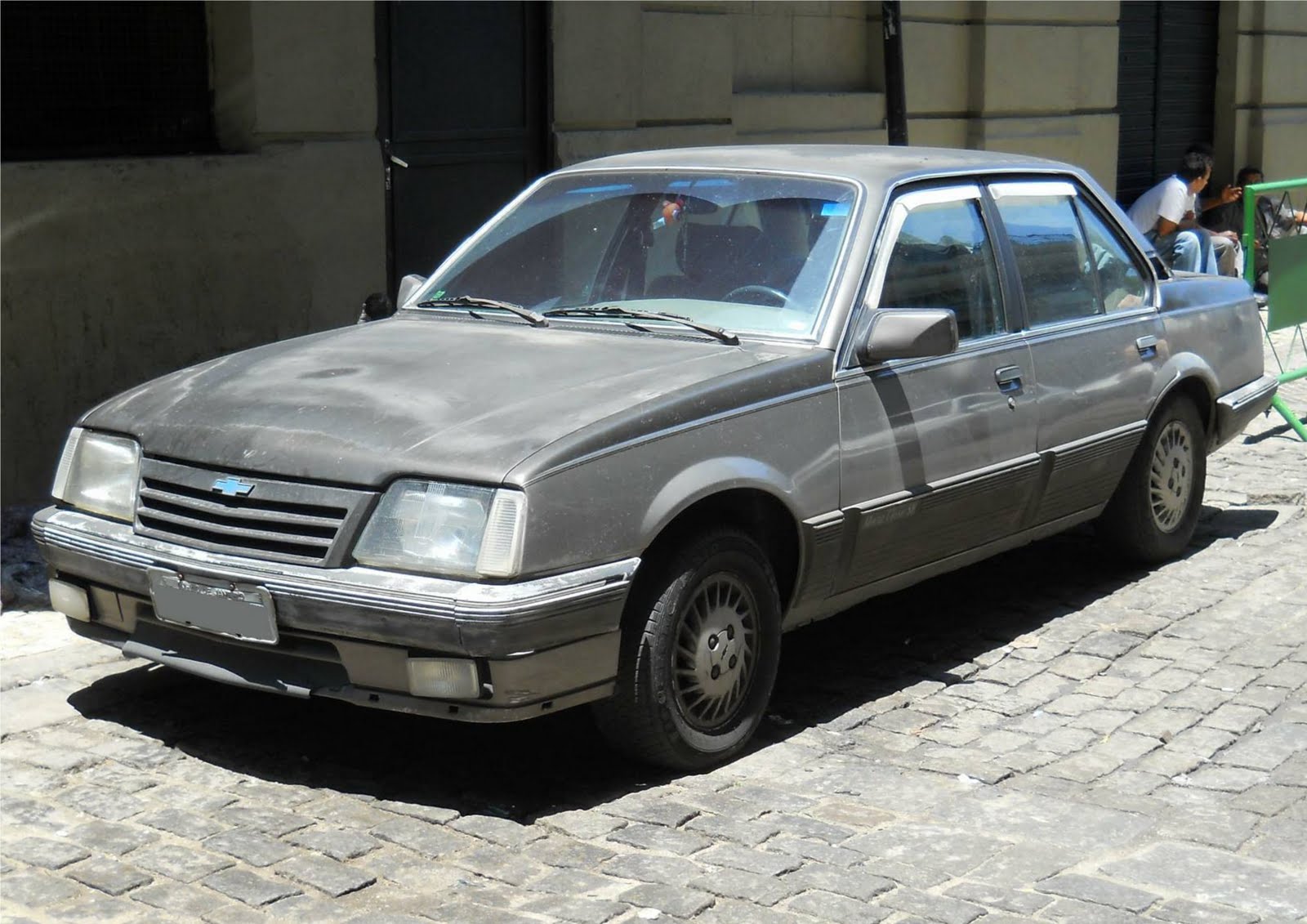 Registros Automotivos do Cotidiano: Chevrolet Monza Classic SE 1989