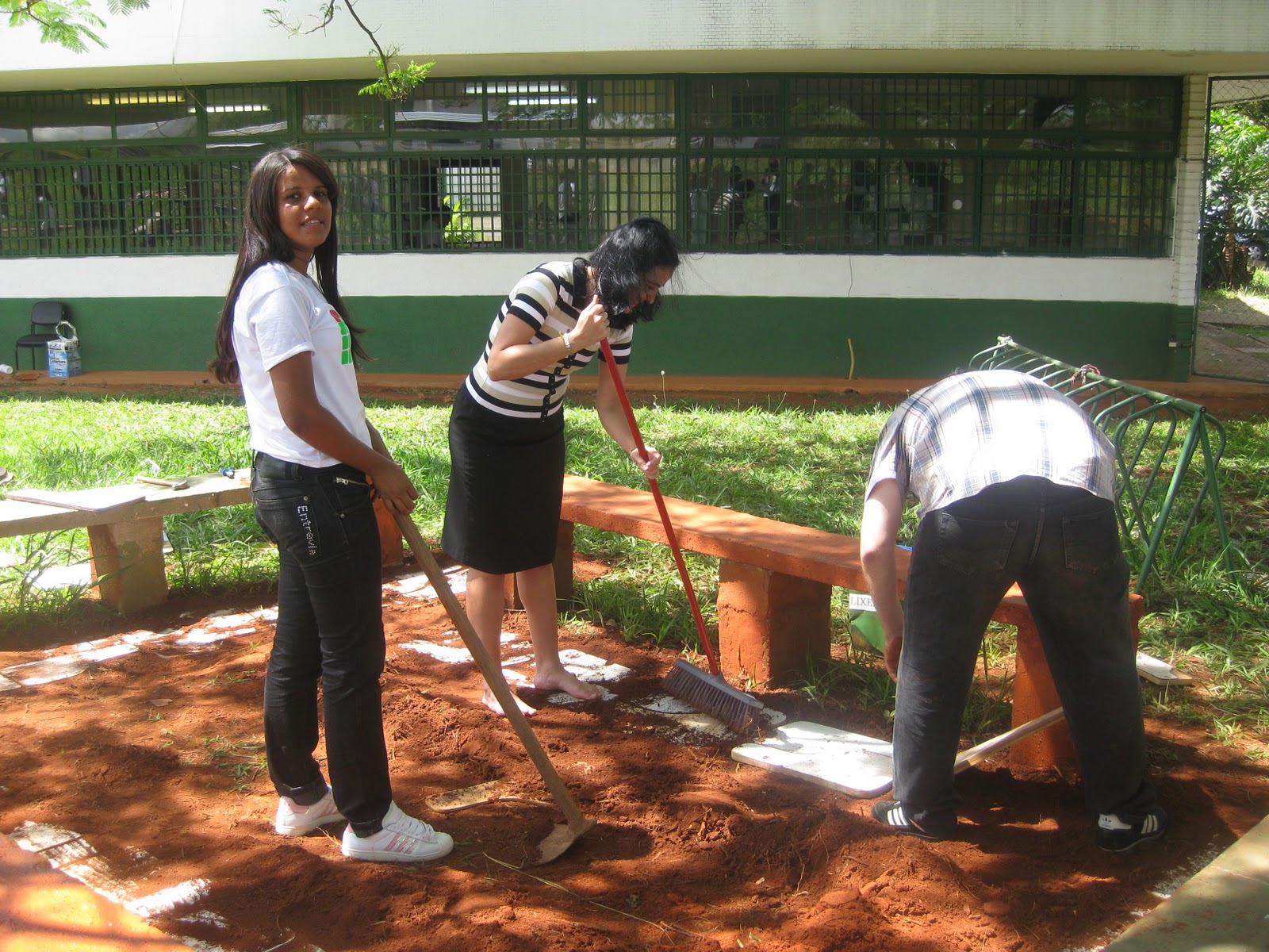 Escola Integral CED Gisno: Restauração da Praça do Estudante do CED Gisno