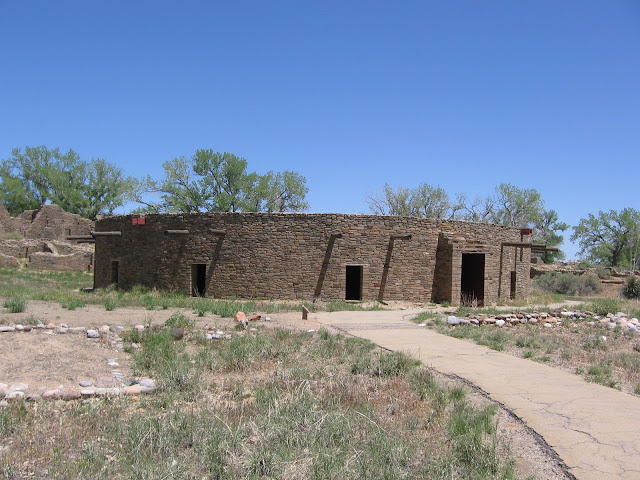 Four Corners Hikes-Navajo Nation: The Great Kiva at Aztec Ruins