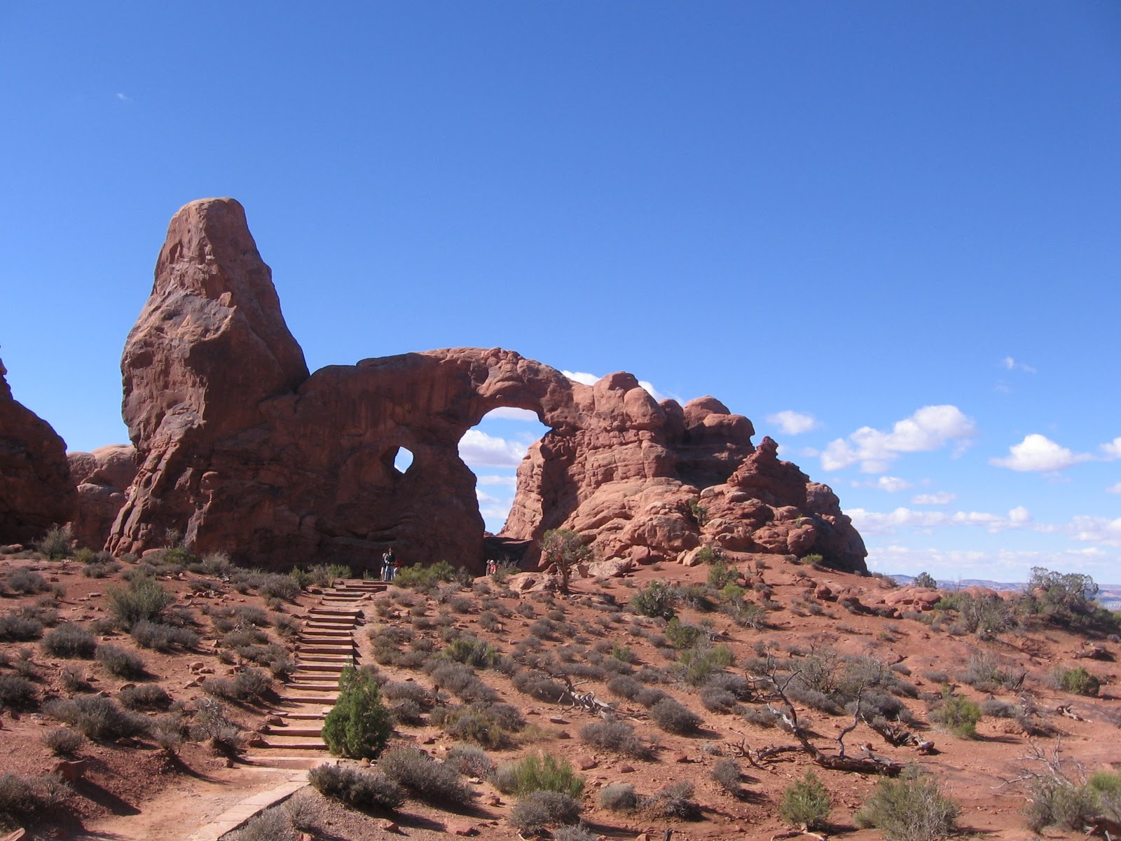 Four Corners Hikes-Arches National Park: Arches Windows Trail