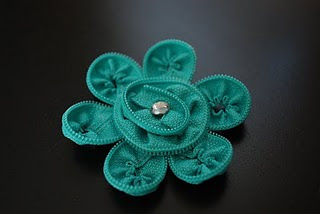More Zipper Flower Tutorials to Try! / The Beading Gem