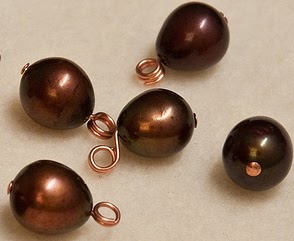 How to Make Shanked Buttons from Beads / The Beading Gem
