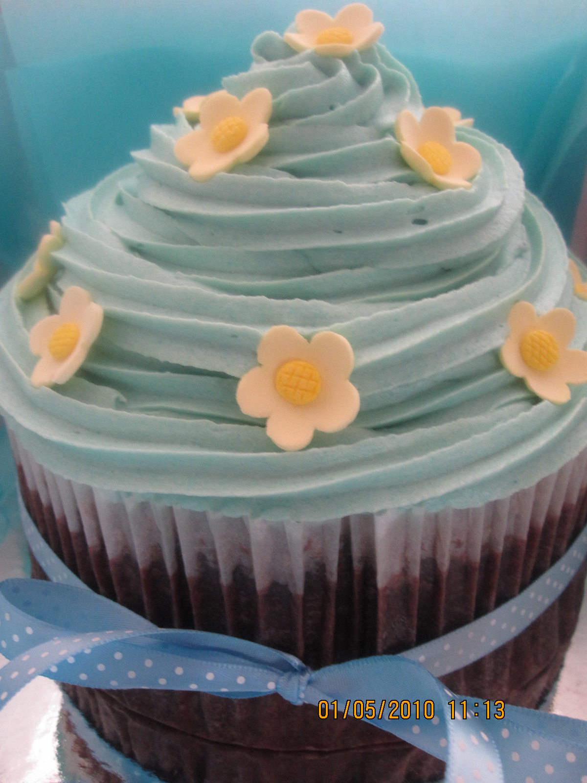 adobo down under: 7th birthday maxi cupcakes