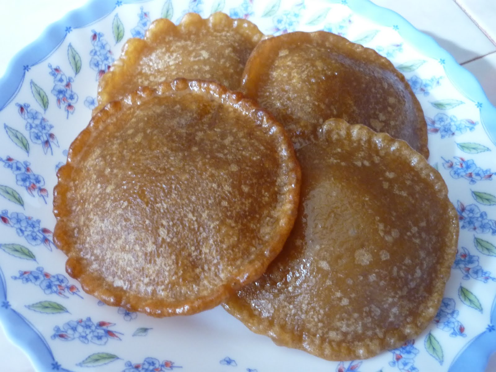 CUTE OVEN, SMALL KITCHEN: KUIH PENYARAM aka MEXICO HAT