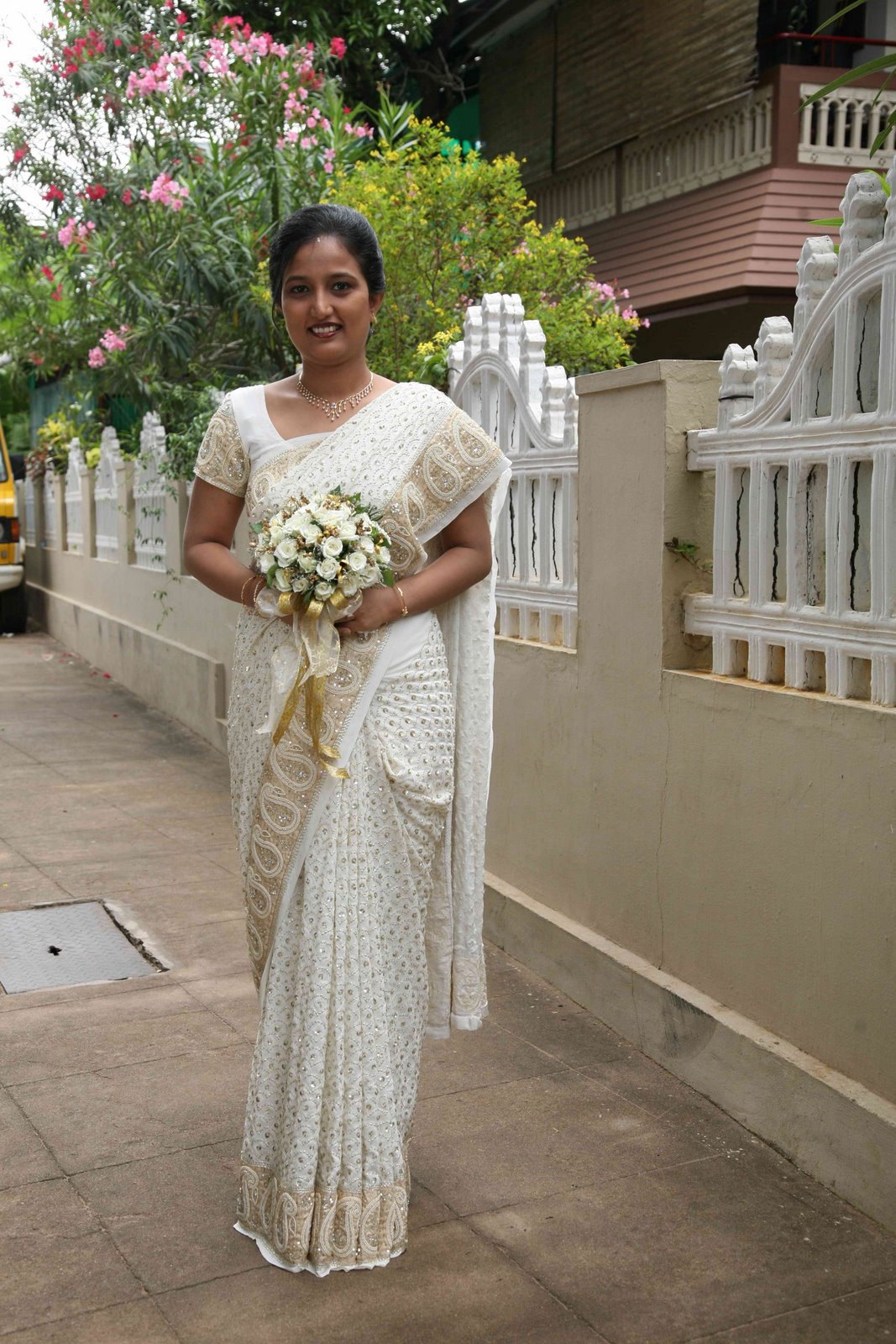 beautiesinsarees: Kerala Girls in Cute Saree Pics, Pictures, Wallpapers ...