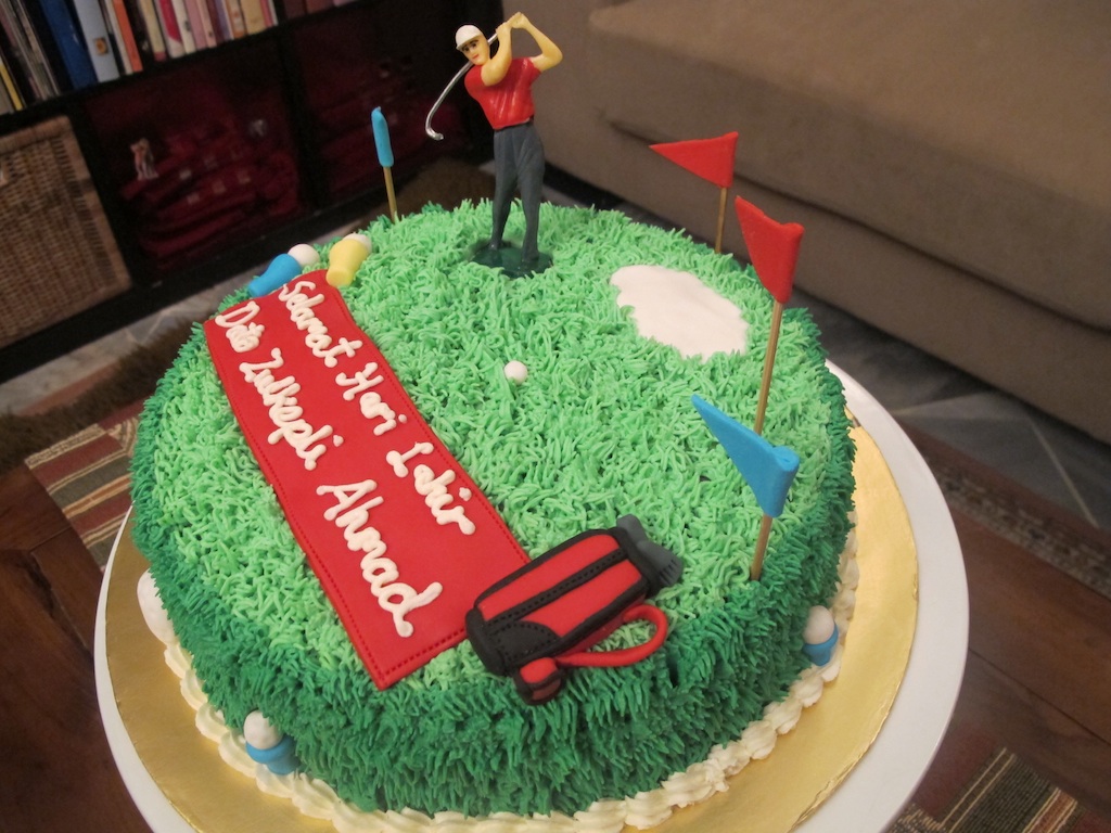 Pink Oven Cakes and Cookies: Golf theme cake