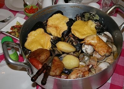 La Cocina: Curanto en Olla y Chapaleles