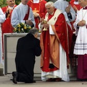 The Eucharist - Jesus is With us: The Distribution of Holy Communion