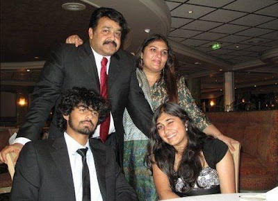 NEW MOVIE WALLPAPER: MOHANLAL WITH HIS FAMILY