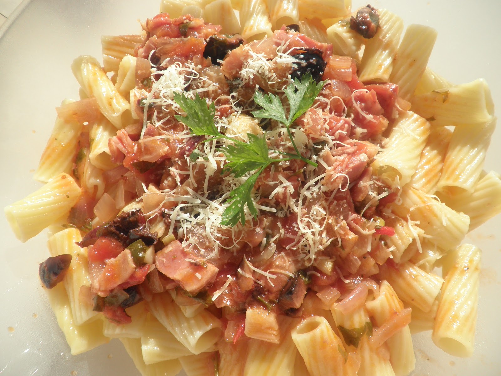 ΧΡΗΣΙΜΑ ΚΑΙ ΛΙΓΟΤΕΡΟ ΧΡΗΣΙΜΑ: RIGATONI ALLA CONTADINA- AΠΛΗ ΚΑΙ ΝΟΣΤΙΜΗ ...