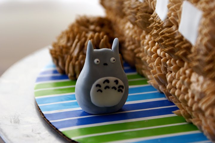 Get On The CatBus Cake! - Coco Cake Land