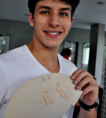 Ricky Tavares comemora aniversário com fãs ~ Ricky Tavares