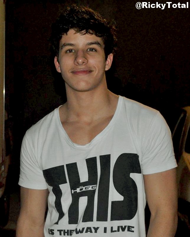 Na noitada... ~ Ricky Tavares