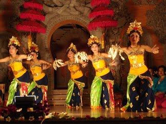 Tari Pendet Or Pendet Dance ~ javatour-visitindonesia