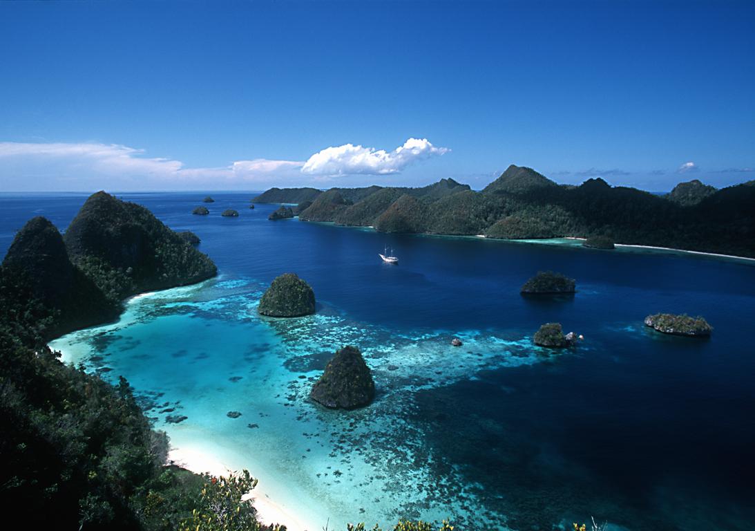 Raja Ampat The Beautiful Island In World Of Papua Indonesia ~ javatour ...