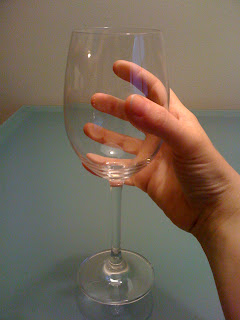 The City Bride Blog: How to {properly} hold a wine glass