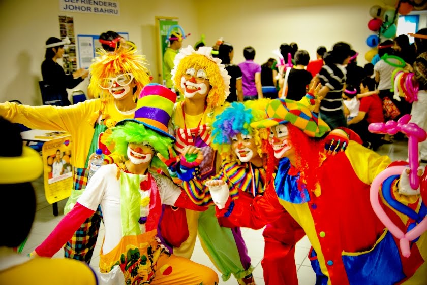 SUNSHINE THE CLOWN: Clowning at X'mas Party by the Lions Clubs
