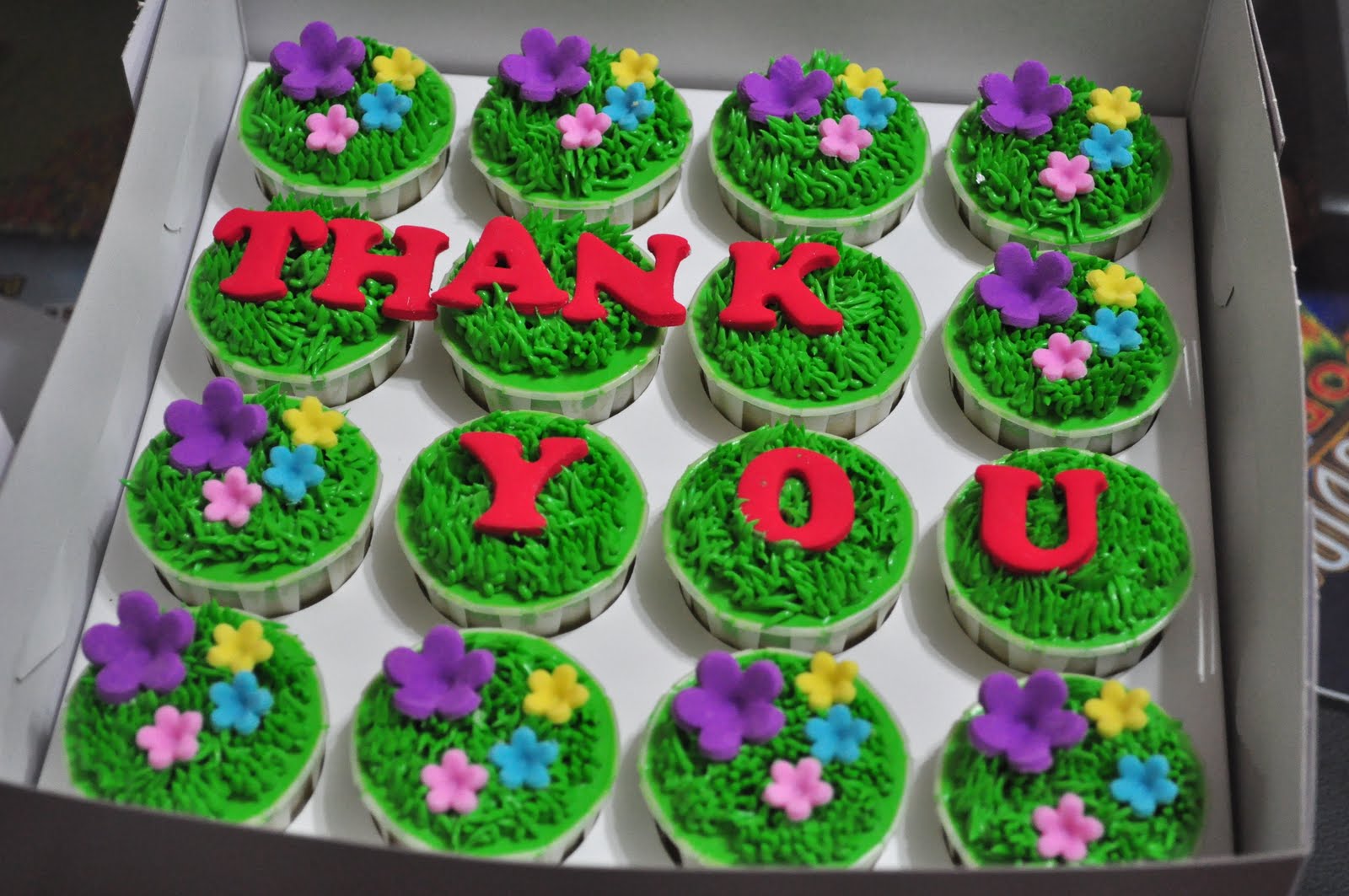 dari oven yang comel: Thank you cupcakes
