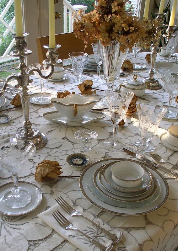 Simple and Elegant! Add Good Looks with Elegant Crystal Plates