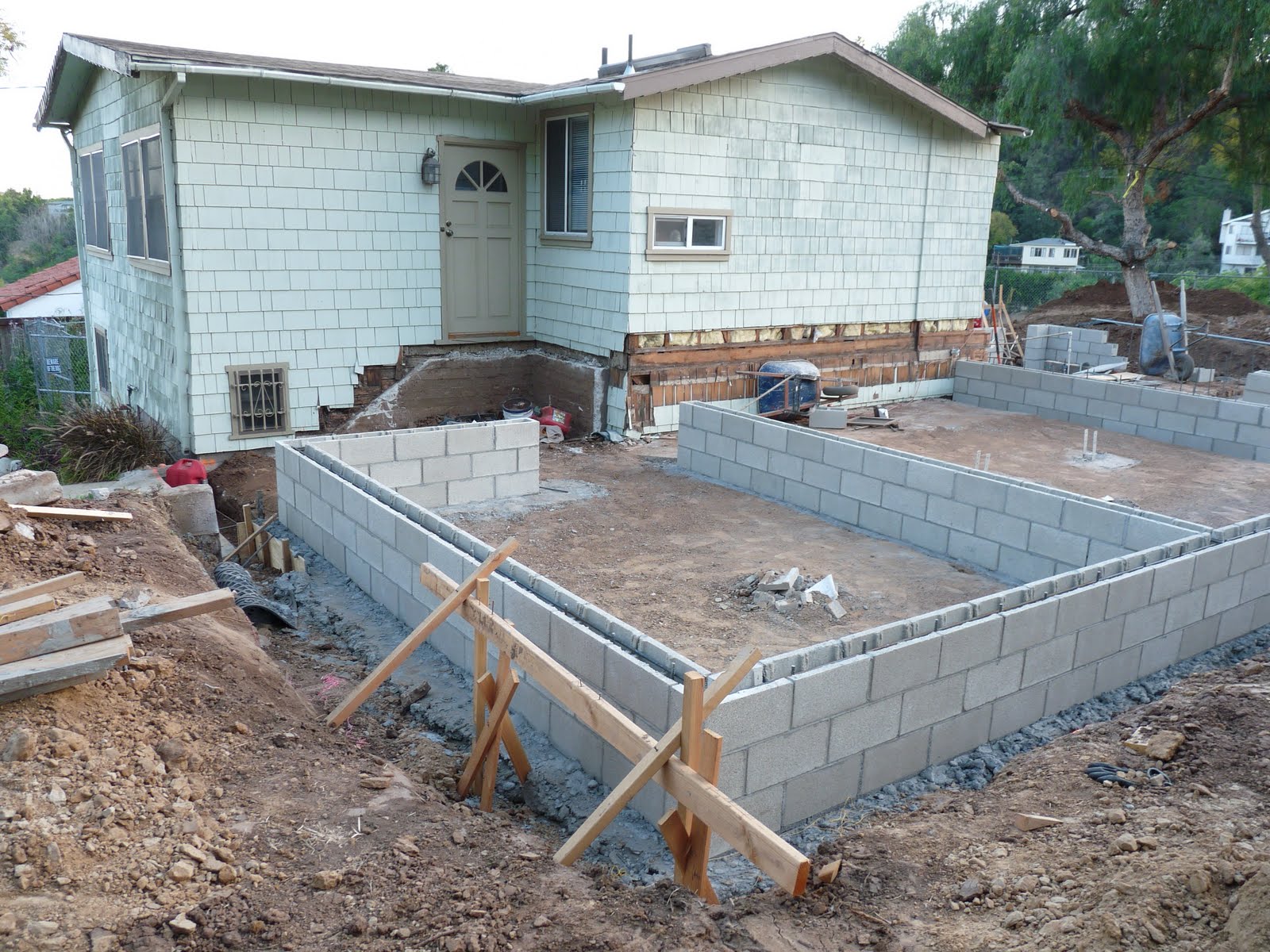 438 House: Laying the Block