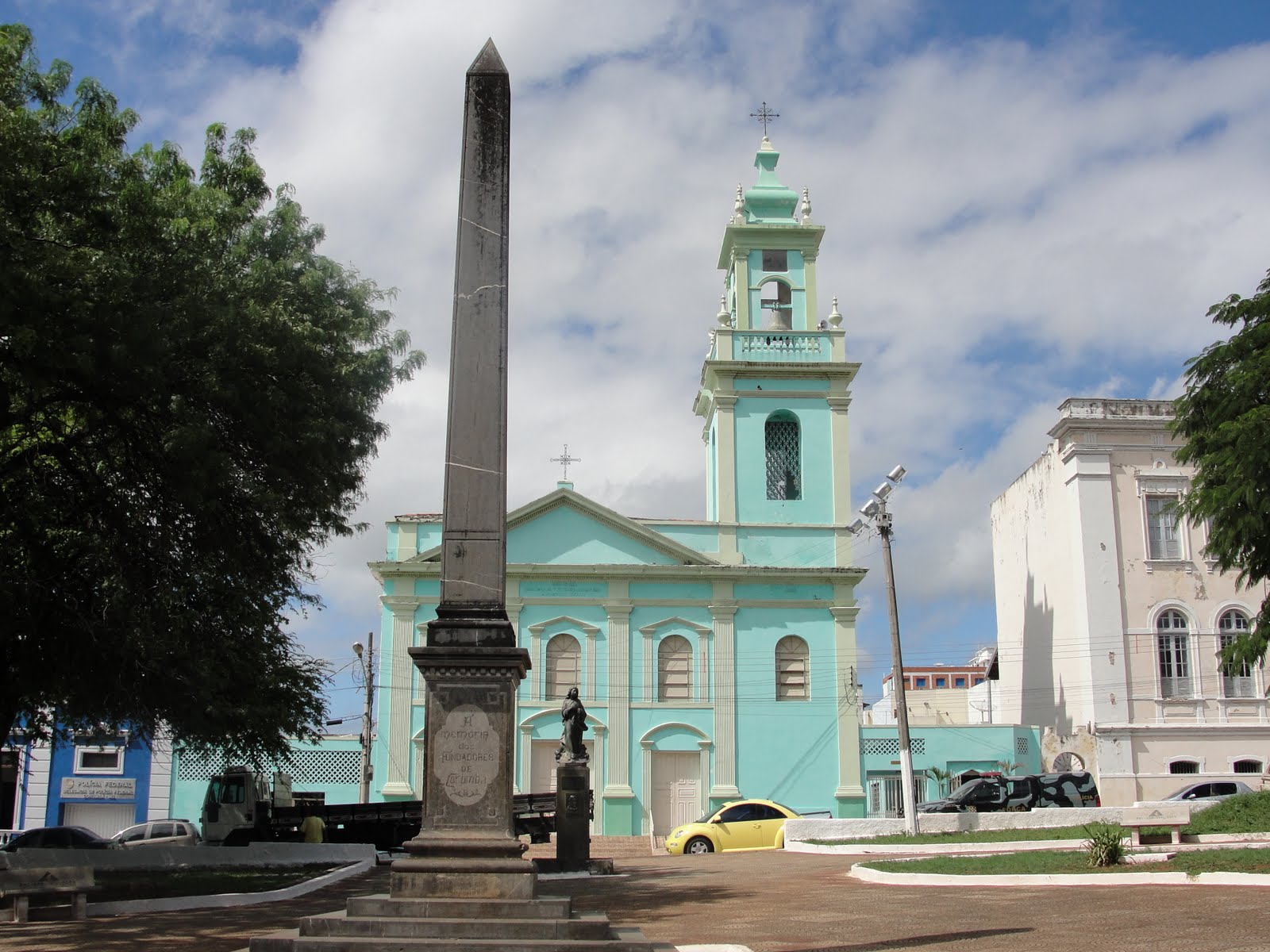 Pela América Latina...: praça perto do porto em Corumba MS