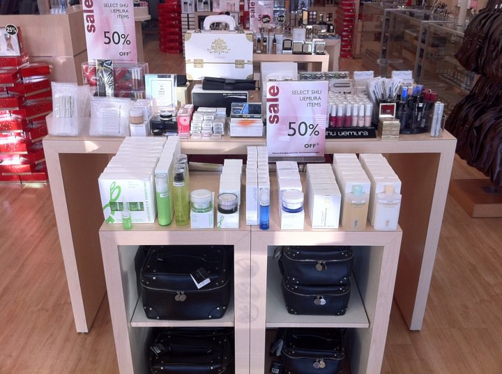 Cosmetics & Perfume: Cosmetic outlet stores in Hungary