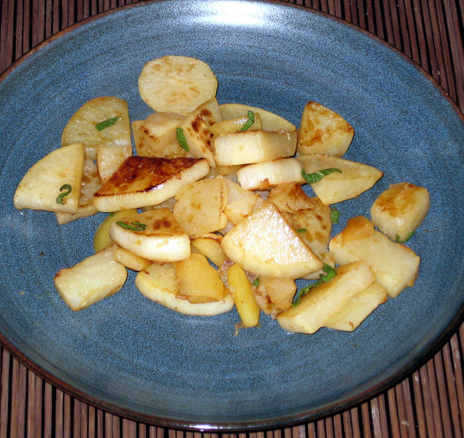Cook Food. Mostly Plants.: Braised Turnips with Apple and Nutmeg