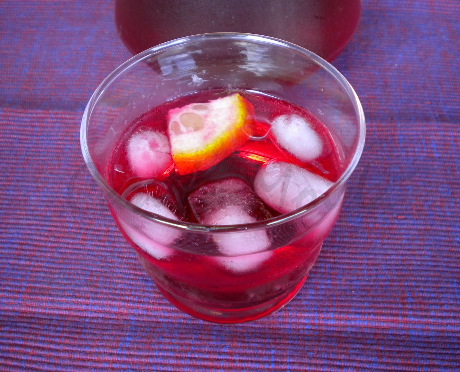 Canela moída: Refresco de groselha com limão