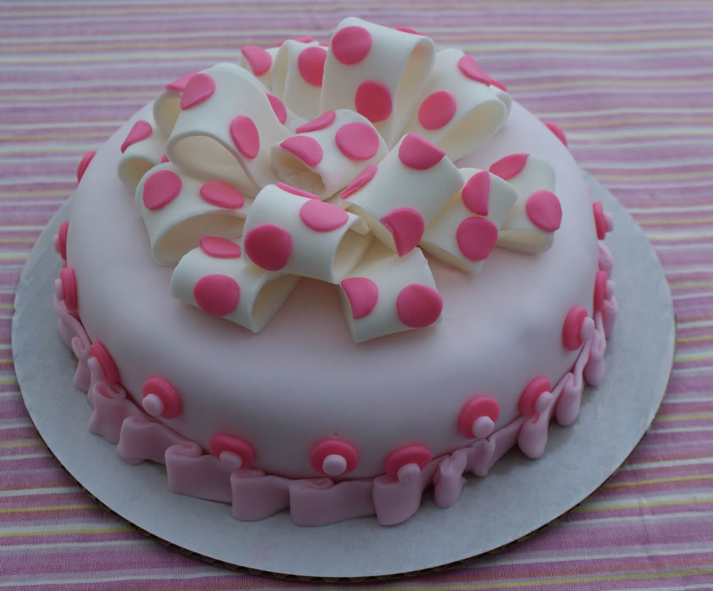 Little Bit of Everything: Pink Saturday Cake