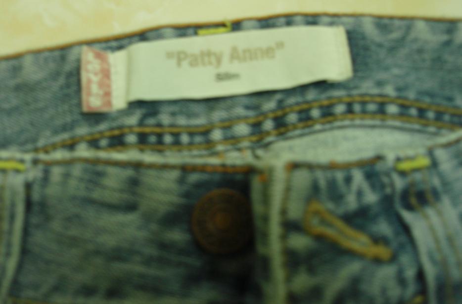 Nia Shop: Levis Patty Anne Slim Size 28