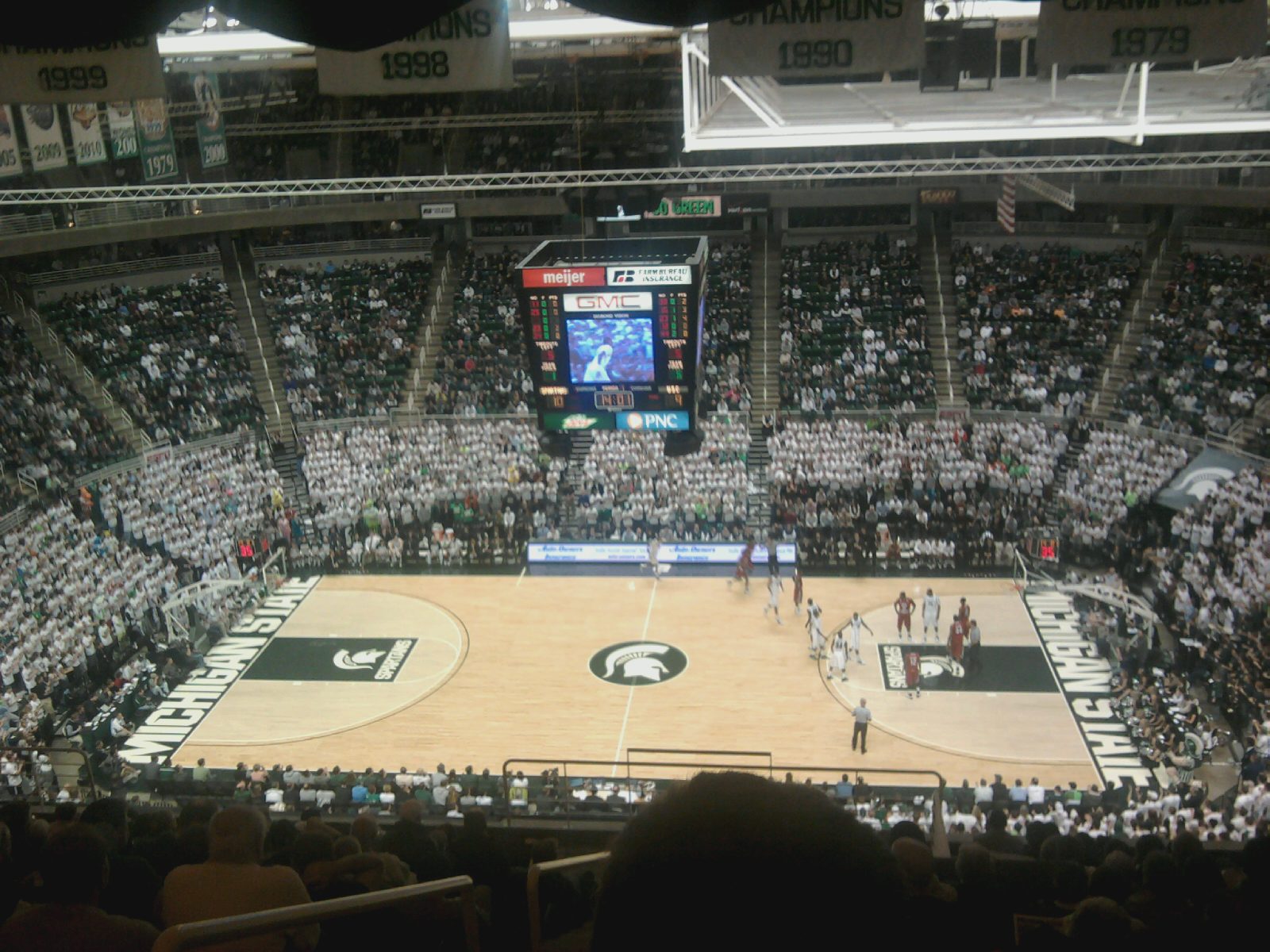 How do your schools seat students? : r/CollegeBasketball