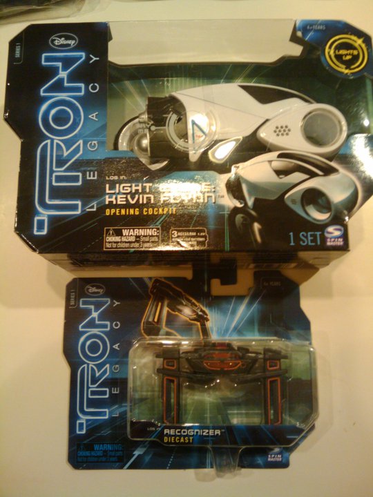 The Robot Shelf: New Tron Legacy toys - Kevin Flynn's Light Cycle and ...