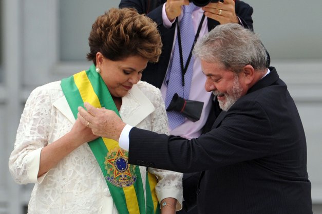 Nosso Blog de Inglês: Brazil inaugurates first female president
