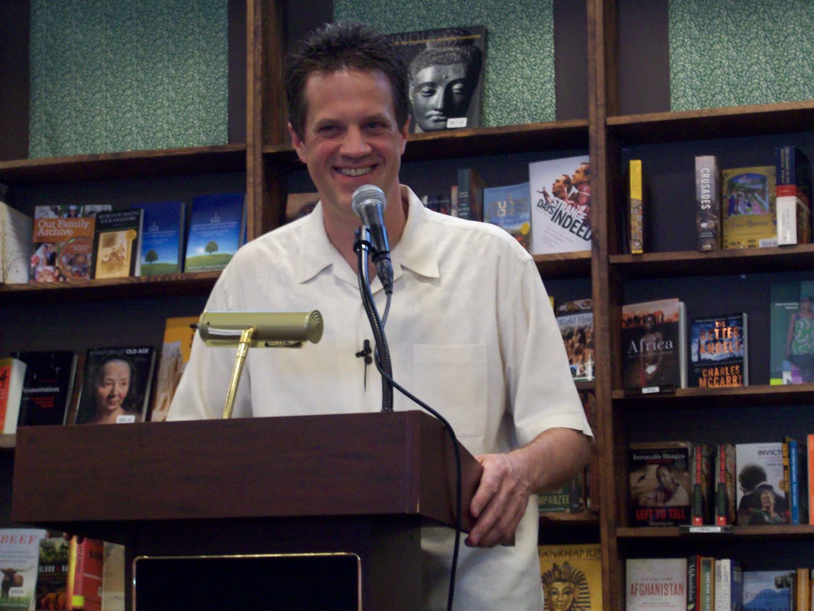 Between the Covers: Dom Testa Talks About What He's Been Reading In 2010