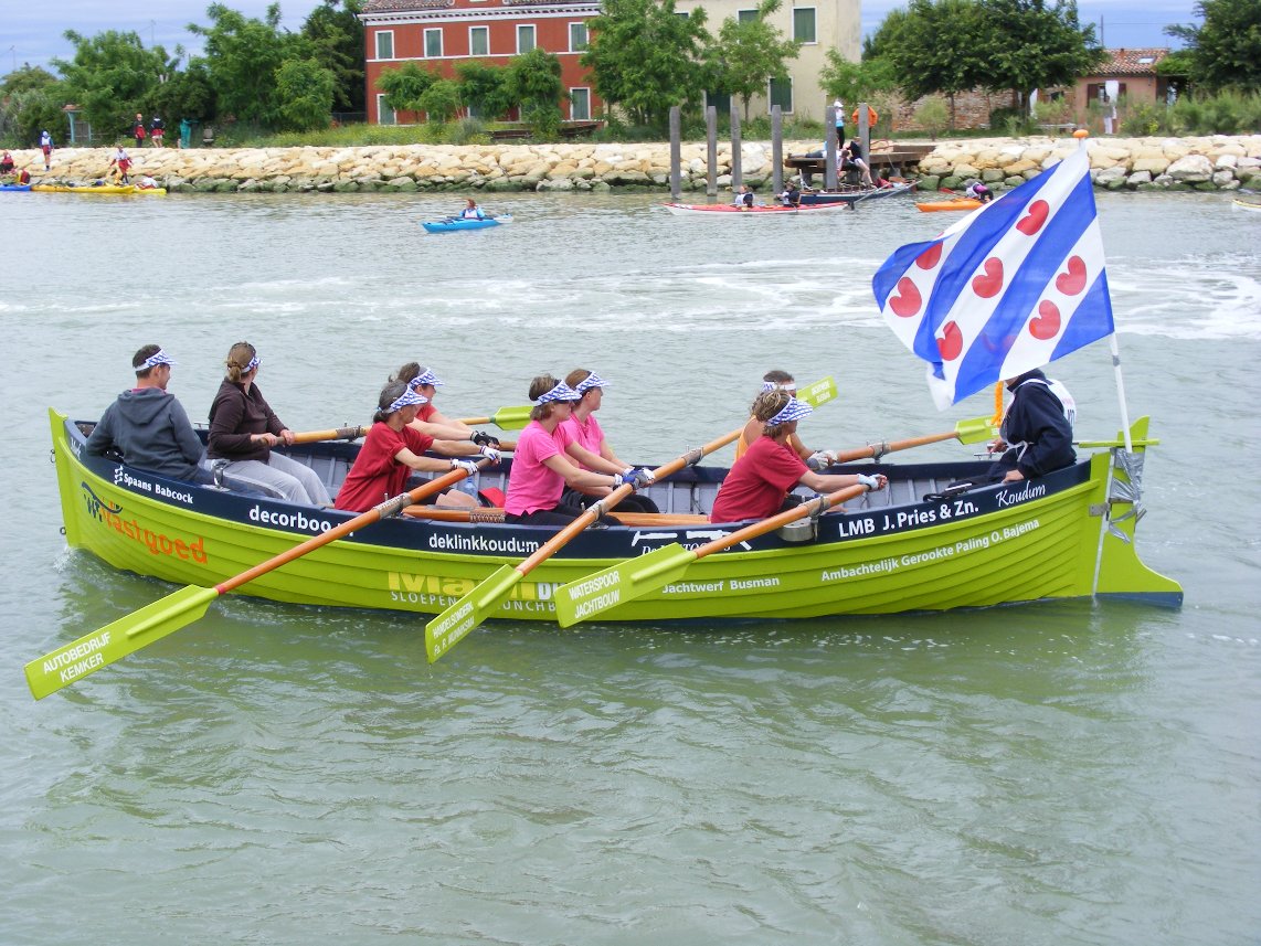 The Gondola Blog: Indescribably Green boat spotted off Burano