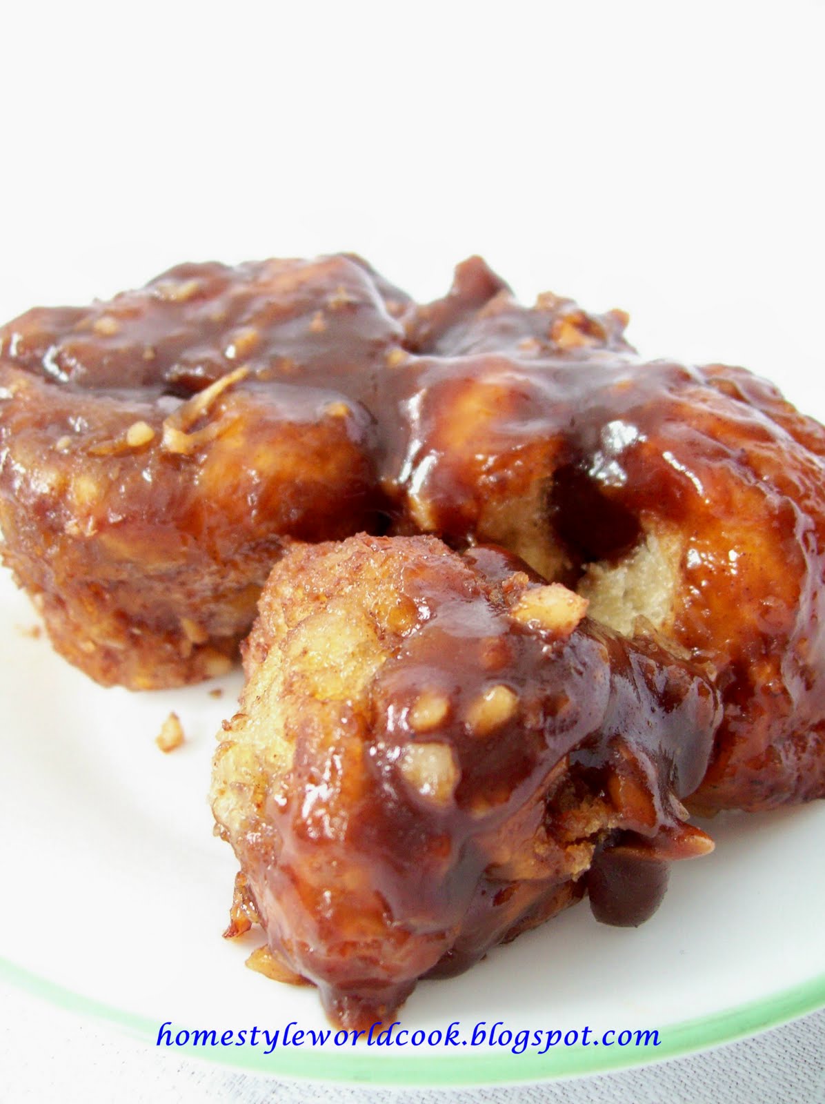Homestyle Cooking Around The World: Sticky Buns (à la monkey bread style)