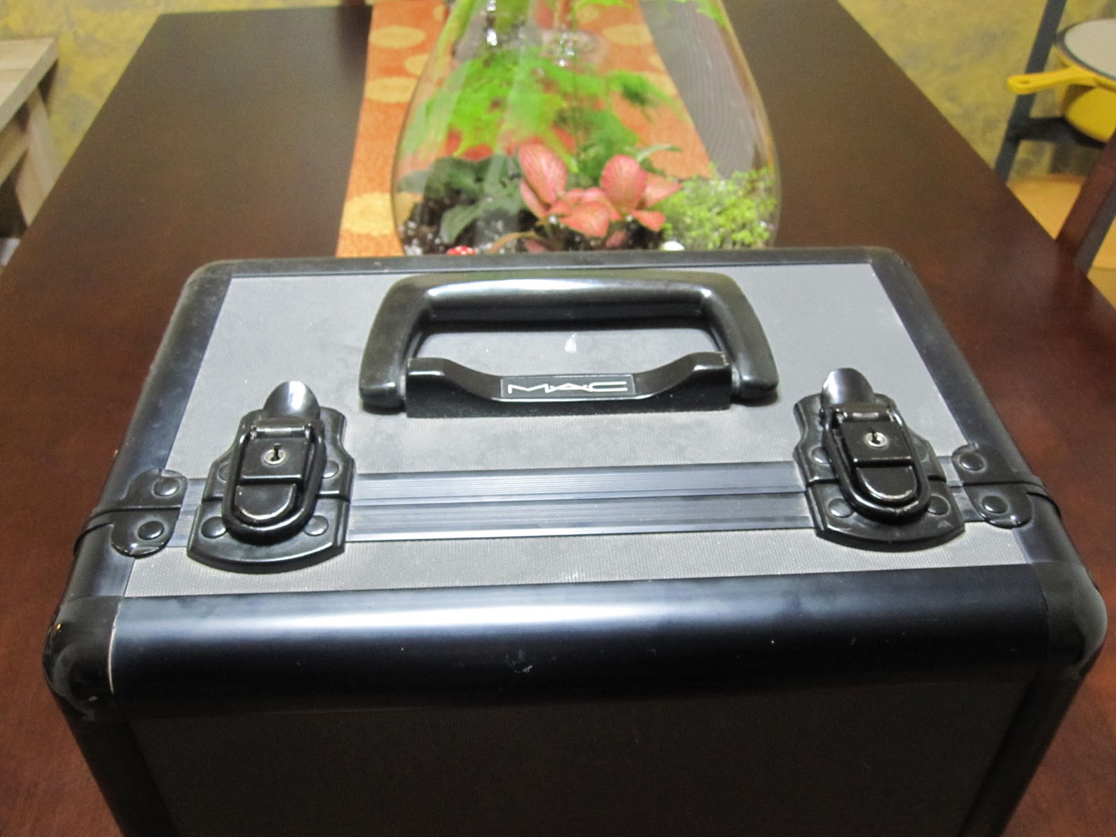 Gracefully Dezigns: Vanity Girl Hollywood