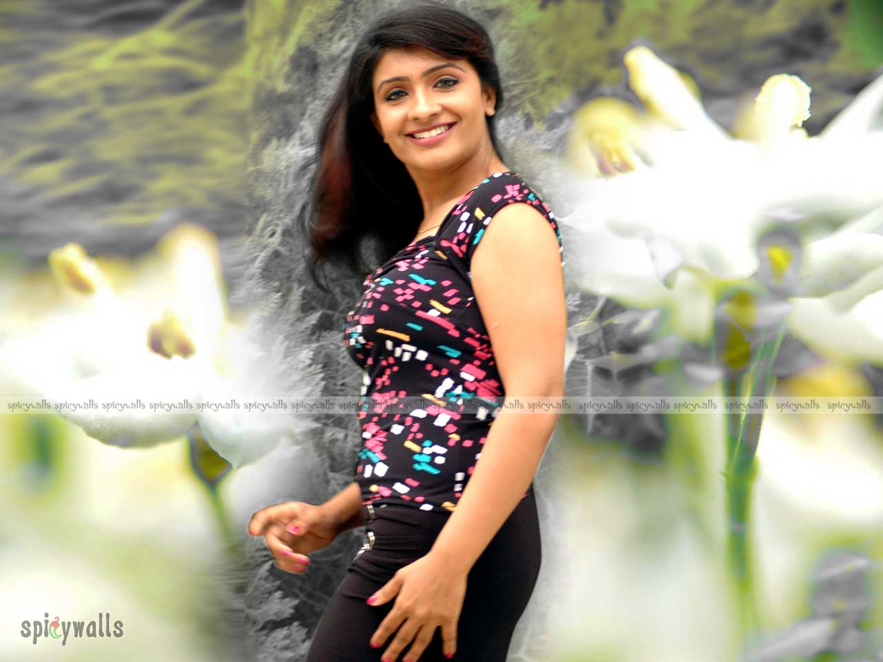 BUTY CLOSEUP: Roopasri