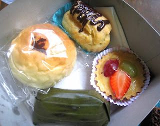 mom's cake: ANEKA SNACK BOX YANG LARIS MANIS
