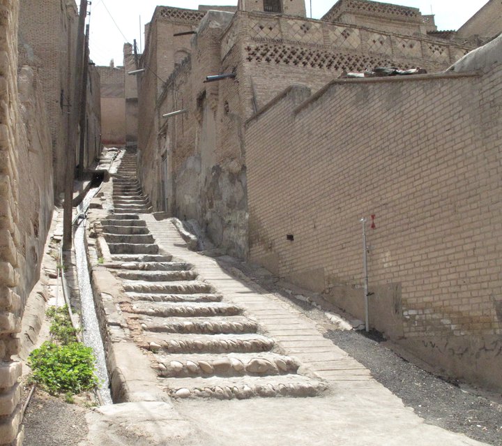 I, Ezzat Goushegir: Dezful (Sha...r-e Khomoon Desfil)